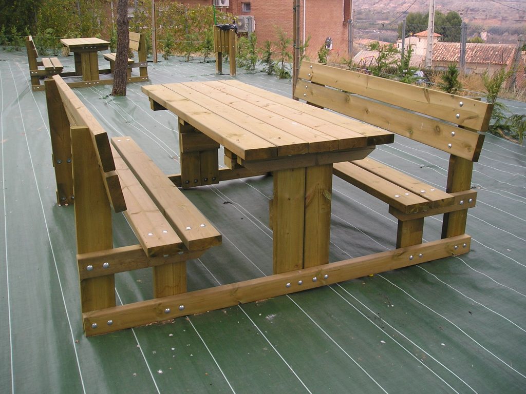 Mesa para exterior con bancos modelo Bilbao - Maderas para Exterior